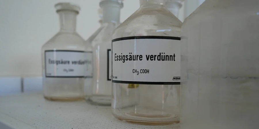 Definition of ACETIC ACID with examples, synonyms & antonyms