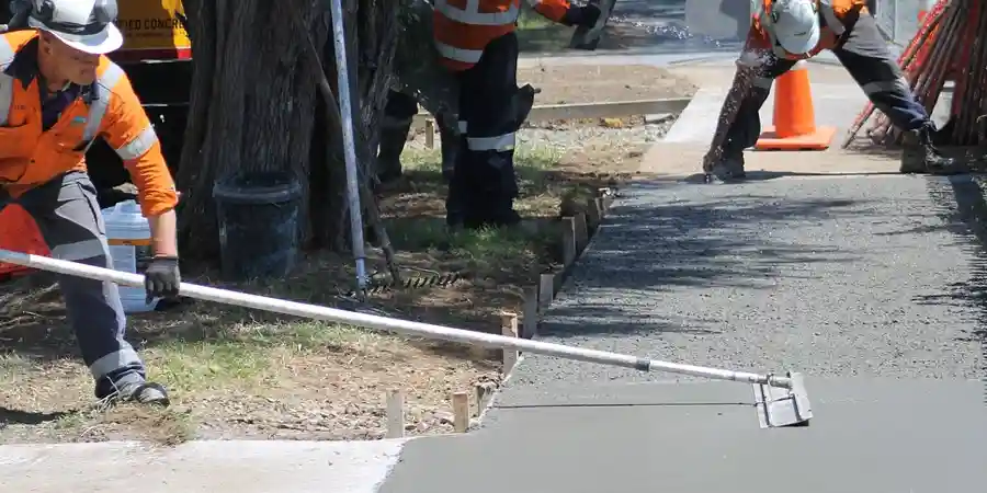 Definition & meaning of SURFACE examples, synonyms & antonym