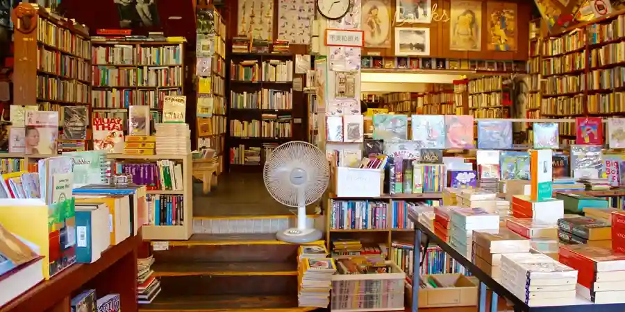 Definition of BOOKSTORE examples, synonyms and antonyms