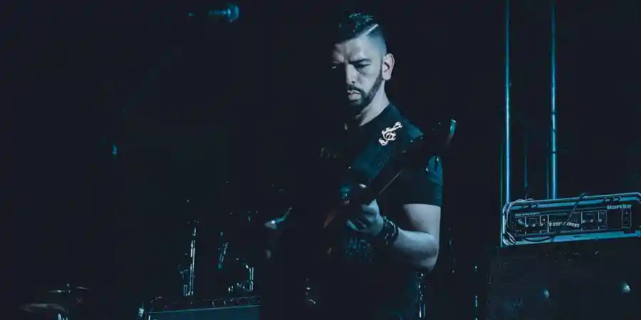 Definition & meaning of HOSTILE example, synonym & antonym