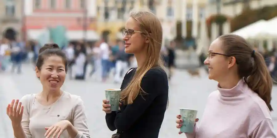 Definition & meaning of IDLE TALK example, synonym & antonym