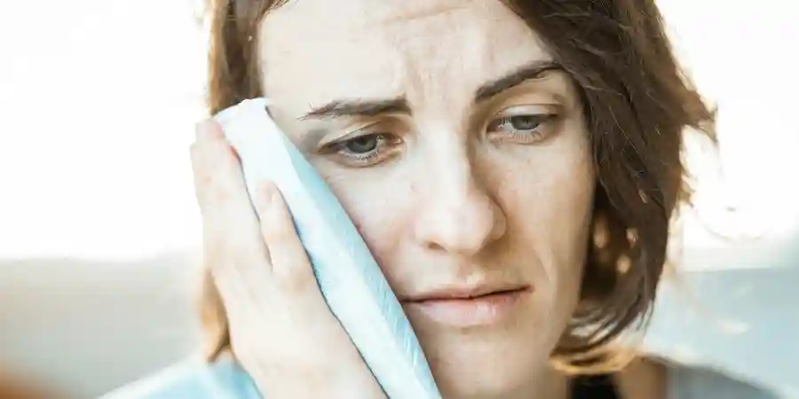 Definition of ACUTE example, synonym & antonym