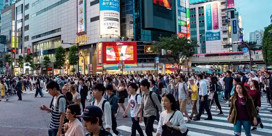 Definition of BUSTLING example, synonym & antonym