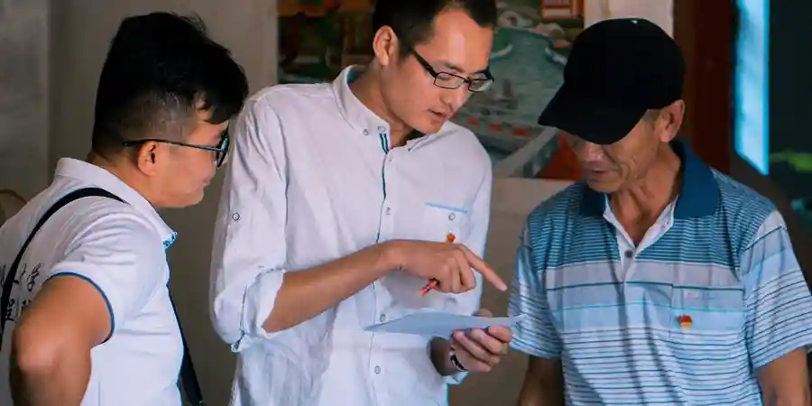 Definition of COMMENTARY example, synonym & antonym